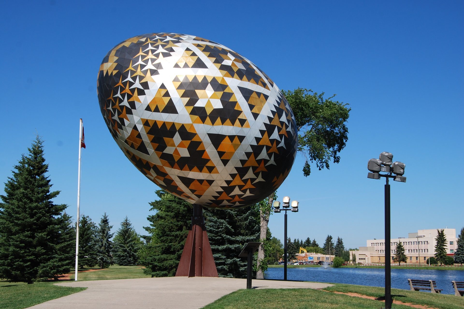 Canada’s weird giant monuments you need to see