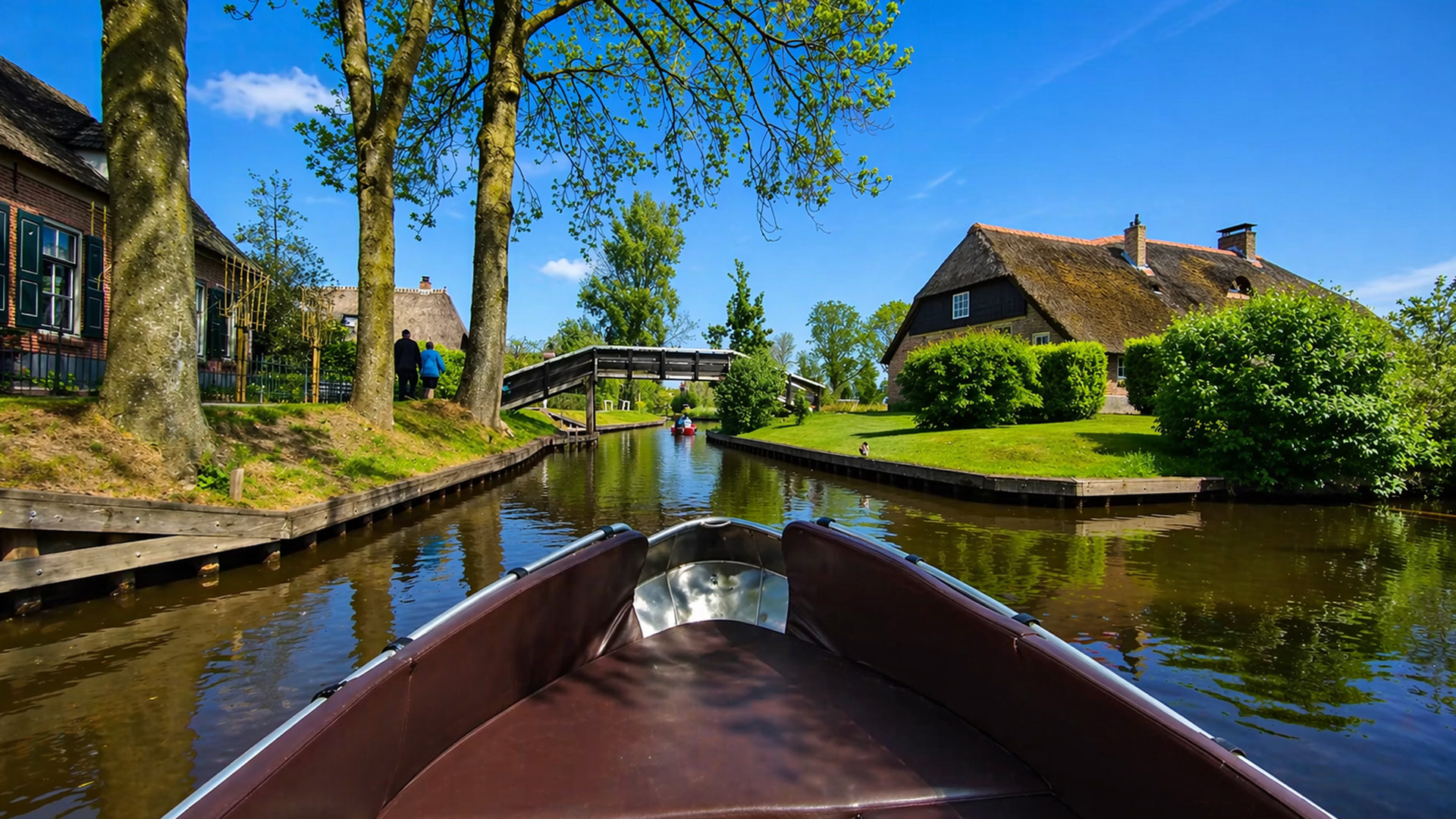 Giethoorn scenic boat tour with ambient sounds (4K)
