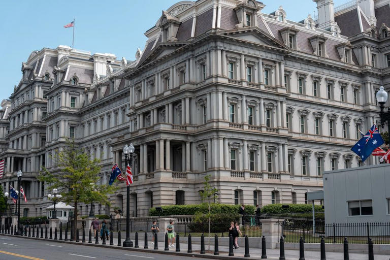 US officials forced to make U-turn after flying Australian flags to ...