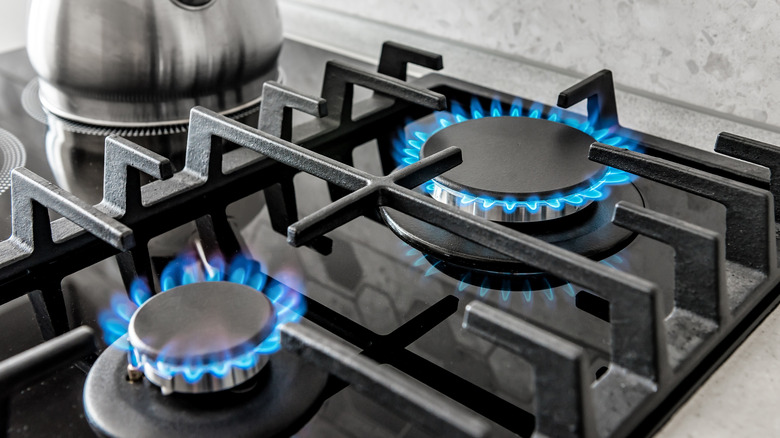 5 mistakes everyone makes when cooking on a gas stove