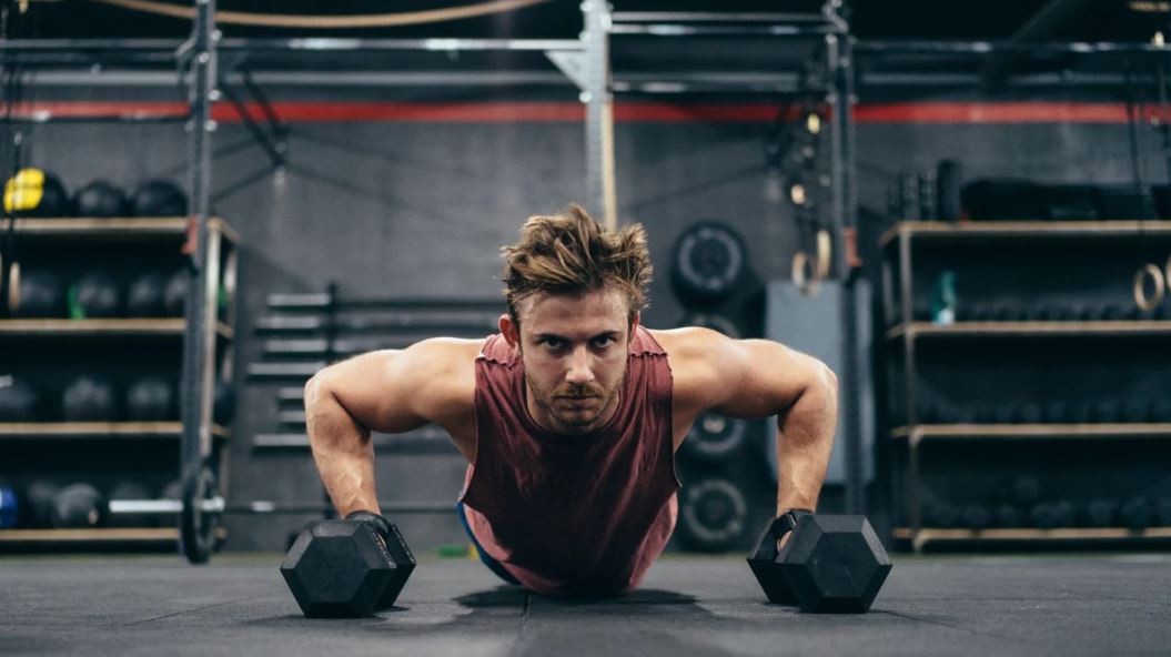 5 dumbbell push-ups for a stronger chest