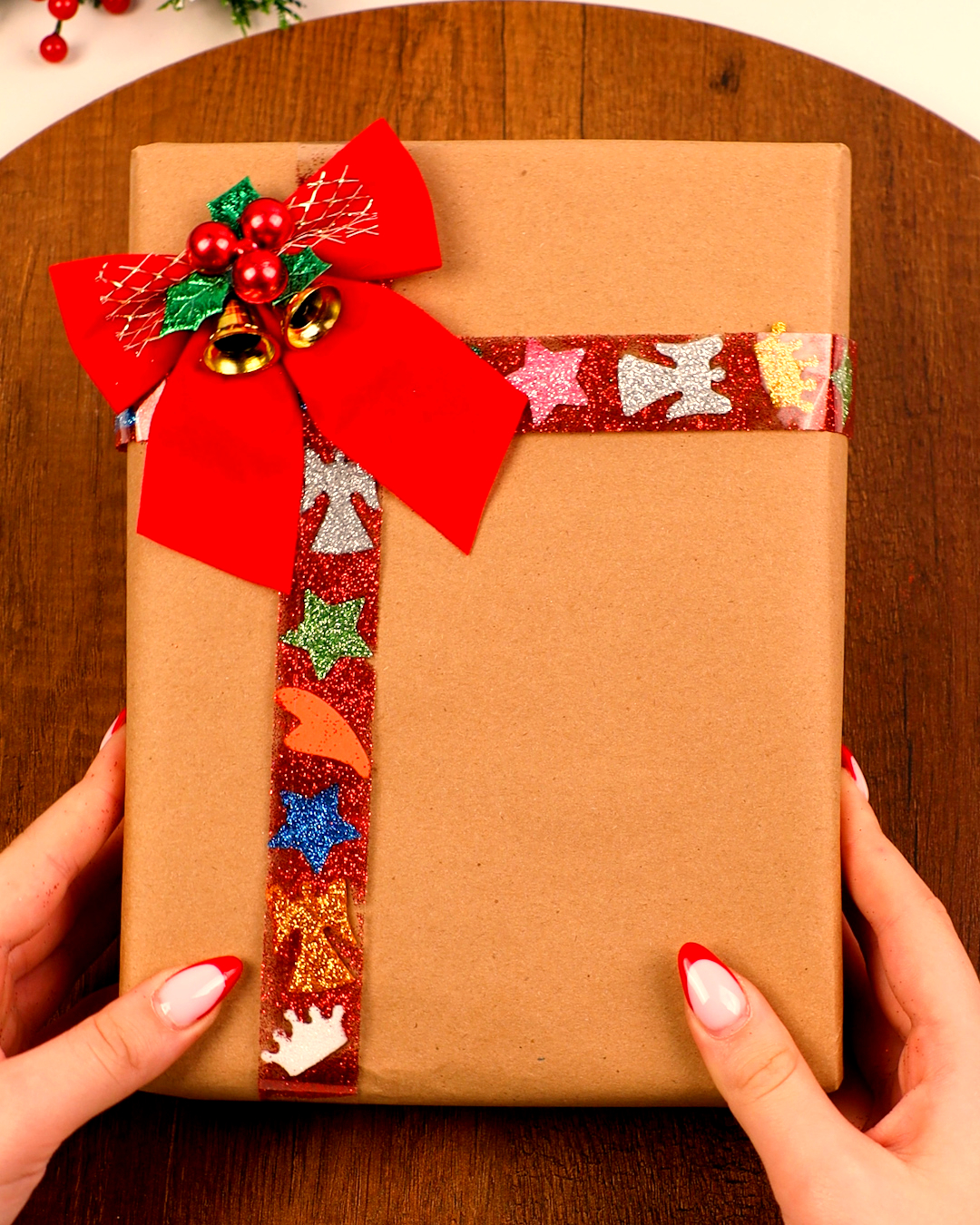 Wrap gifts with Christmas magic 🎁