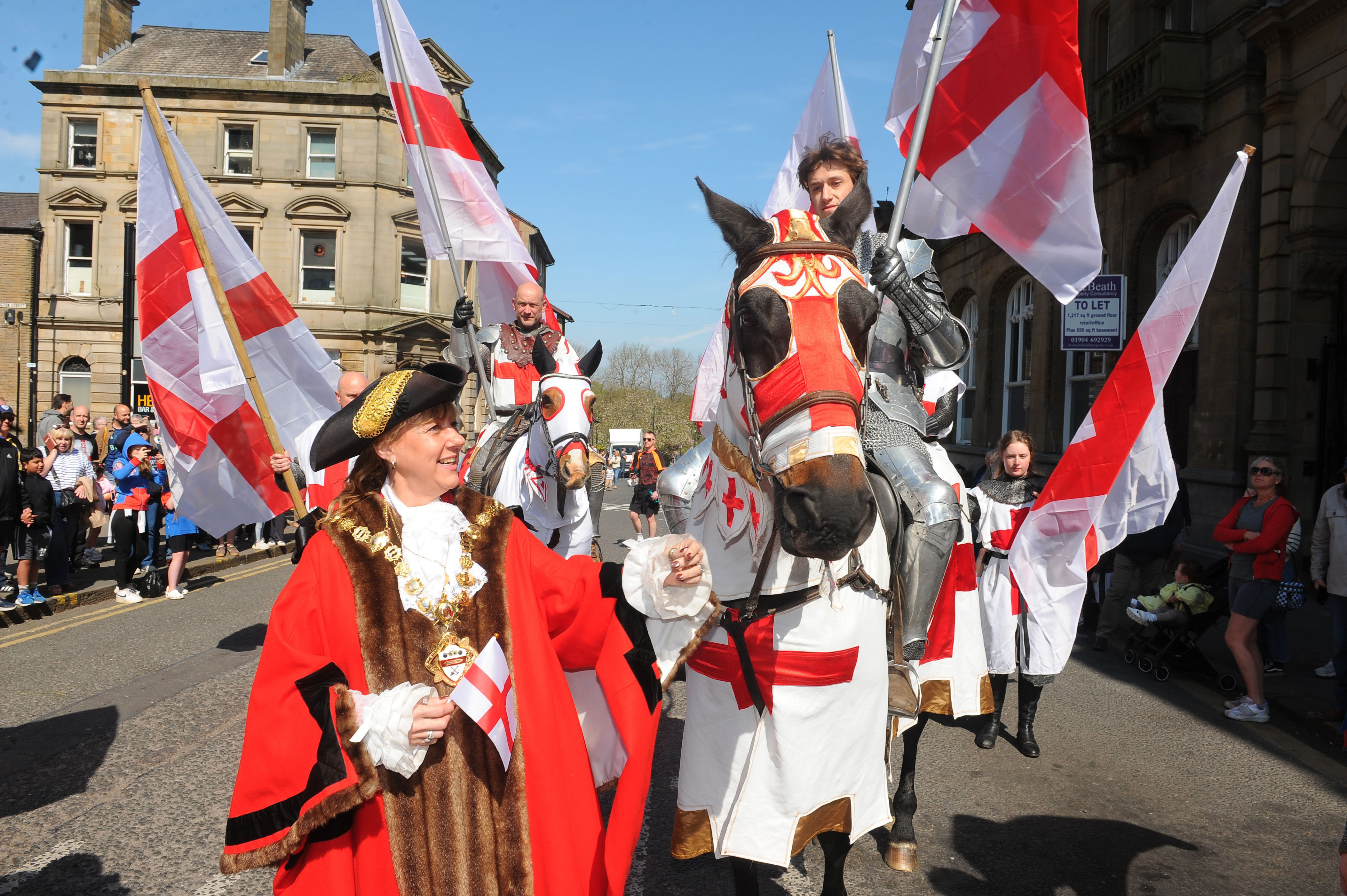 15 patriotic pictures as Morley flies the flag for return of St George ...
