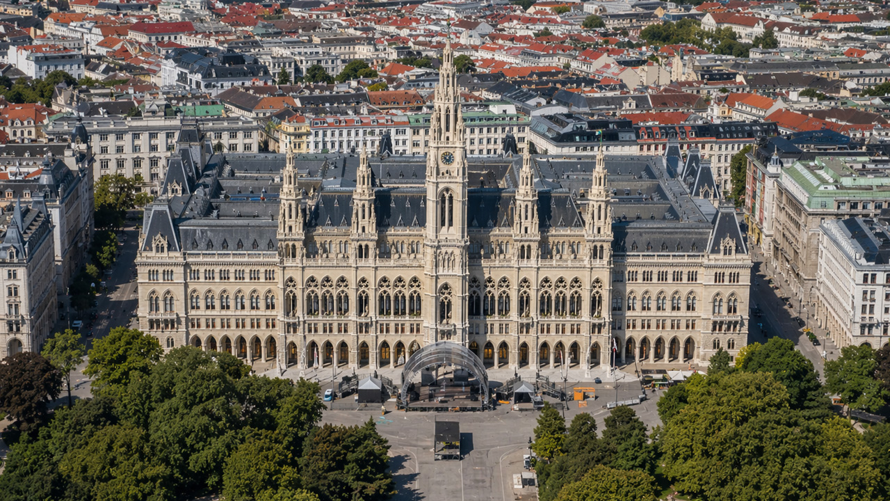 What makes Vienna Rathaus so impressive from above