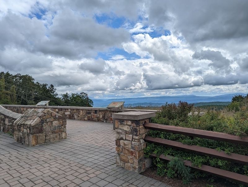 This 2.4 mile Virginia loop offers a view of Shenandoah Mountain ...