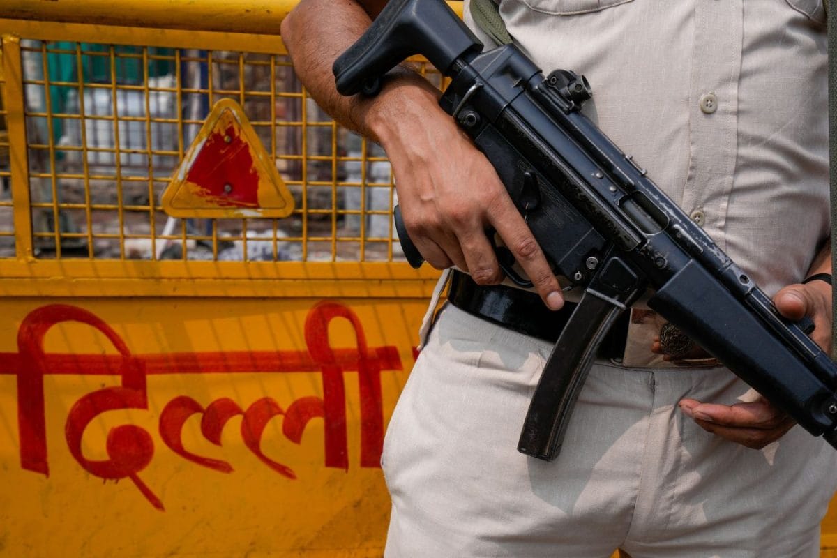 Delhi cop shoots dead food delivery agent; bullet pierces victim ...