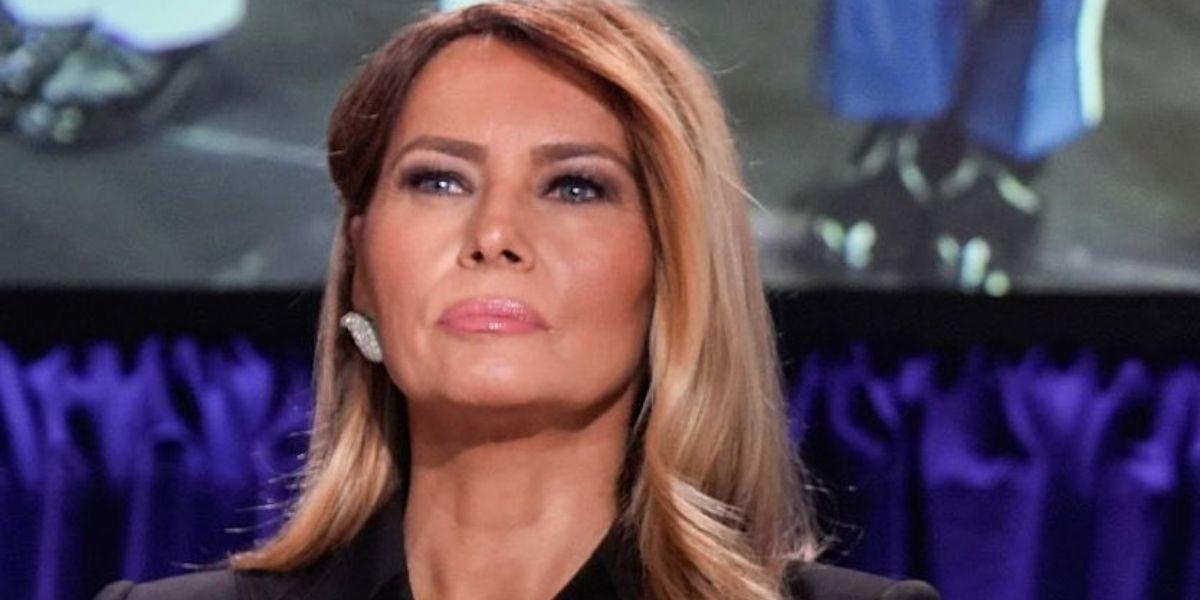 Melania Trump's tight expression during the Correspondents' Dinner ...