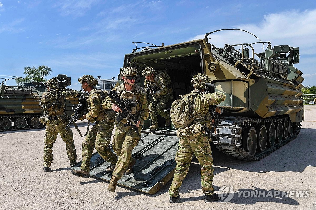 Navy, Marine Corps' amphibious landing drills