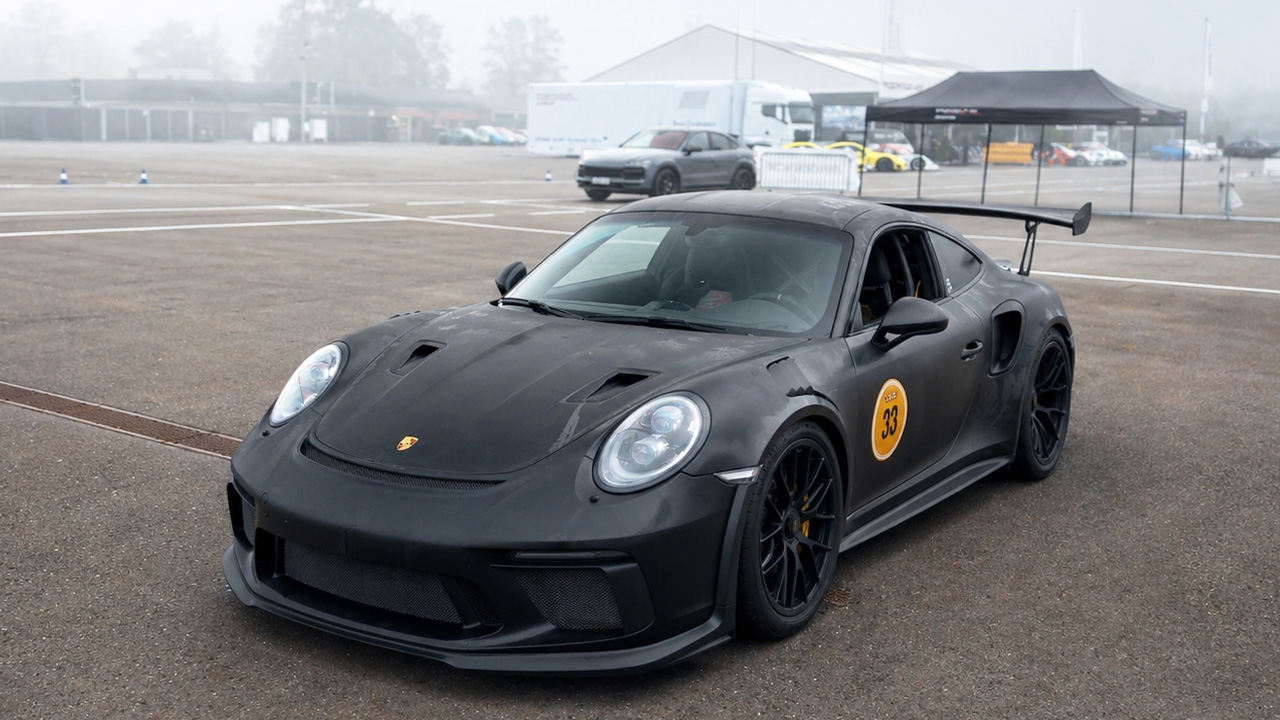 How does the Porsche 911 GT3 RS perform?