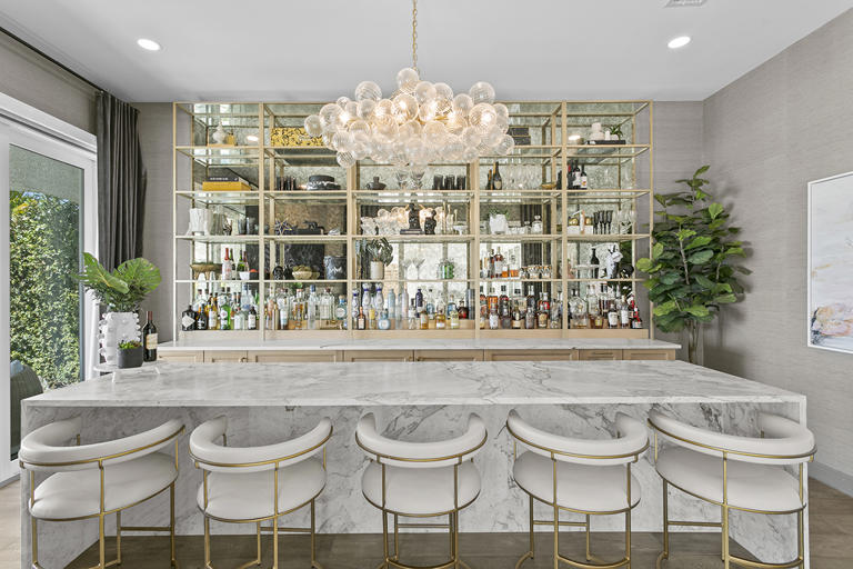 6 bubbly homes with bars