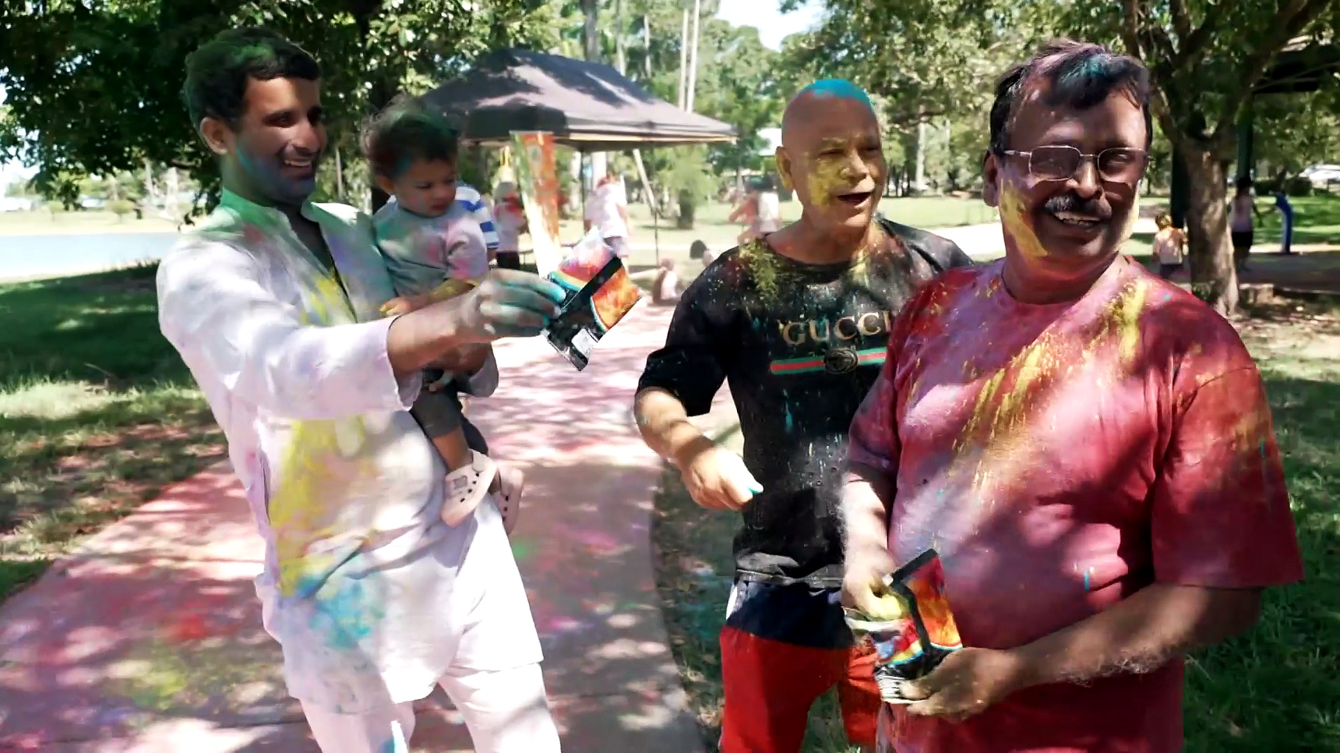 Darwin’s Indian community celebrate Holi with a festival of colour