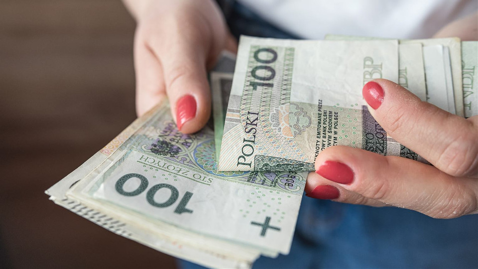 Bezwarunkowy dochód podstawowy dla każdego Polaka. 2333 zł za nic dla ...