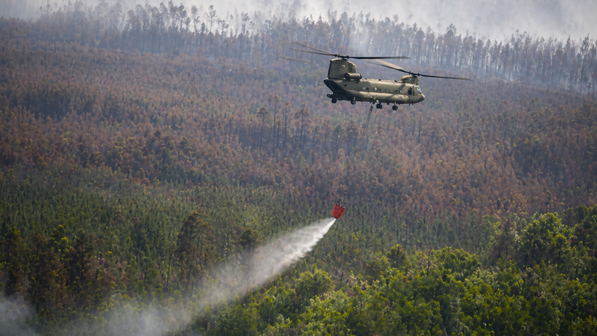 US soldiers assist firefighters in emergency response