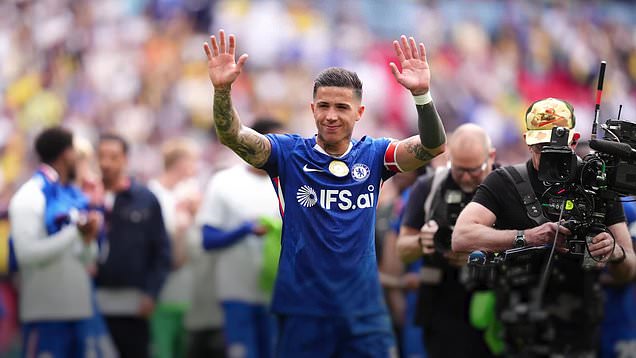 McFarlane hails 'fighter' Fernandez after match-winning Chelsea display