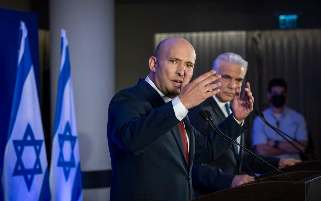 Bennett accuses government of return to 'policy of containment' in Lebanon
