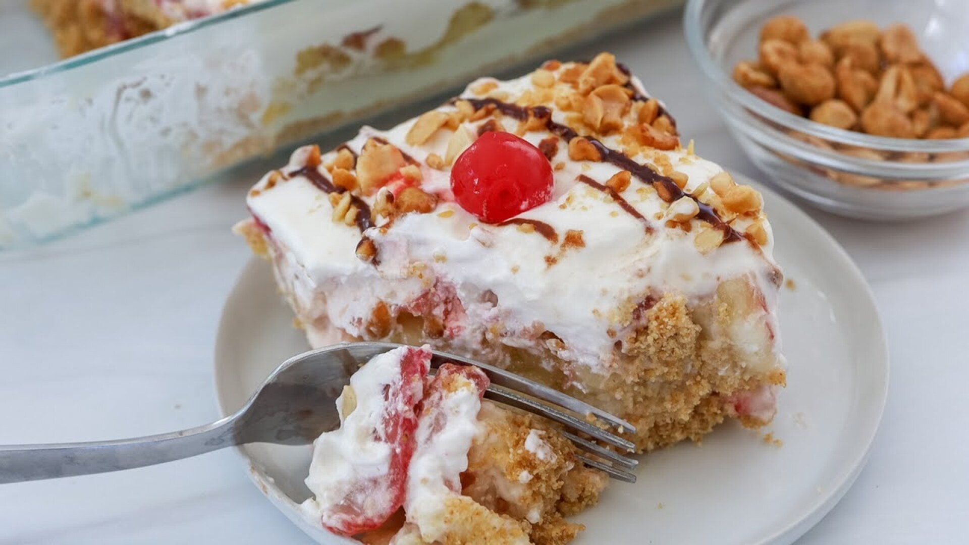 No-bake banana split cake recipe