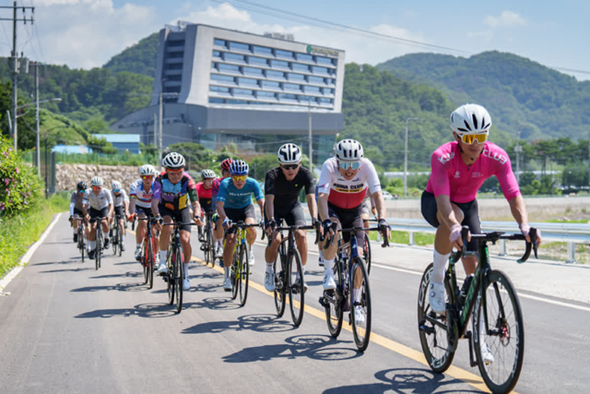 경주 바람의 언덕 전국 힐클라임 대회…천년 고도의 숨결과 은빛 페달의 질주
