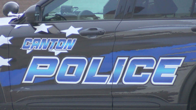 Canton police investigate 2-car crash that ejected multiple people