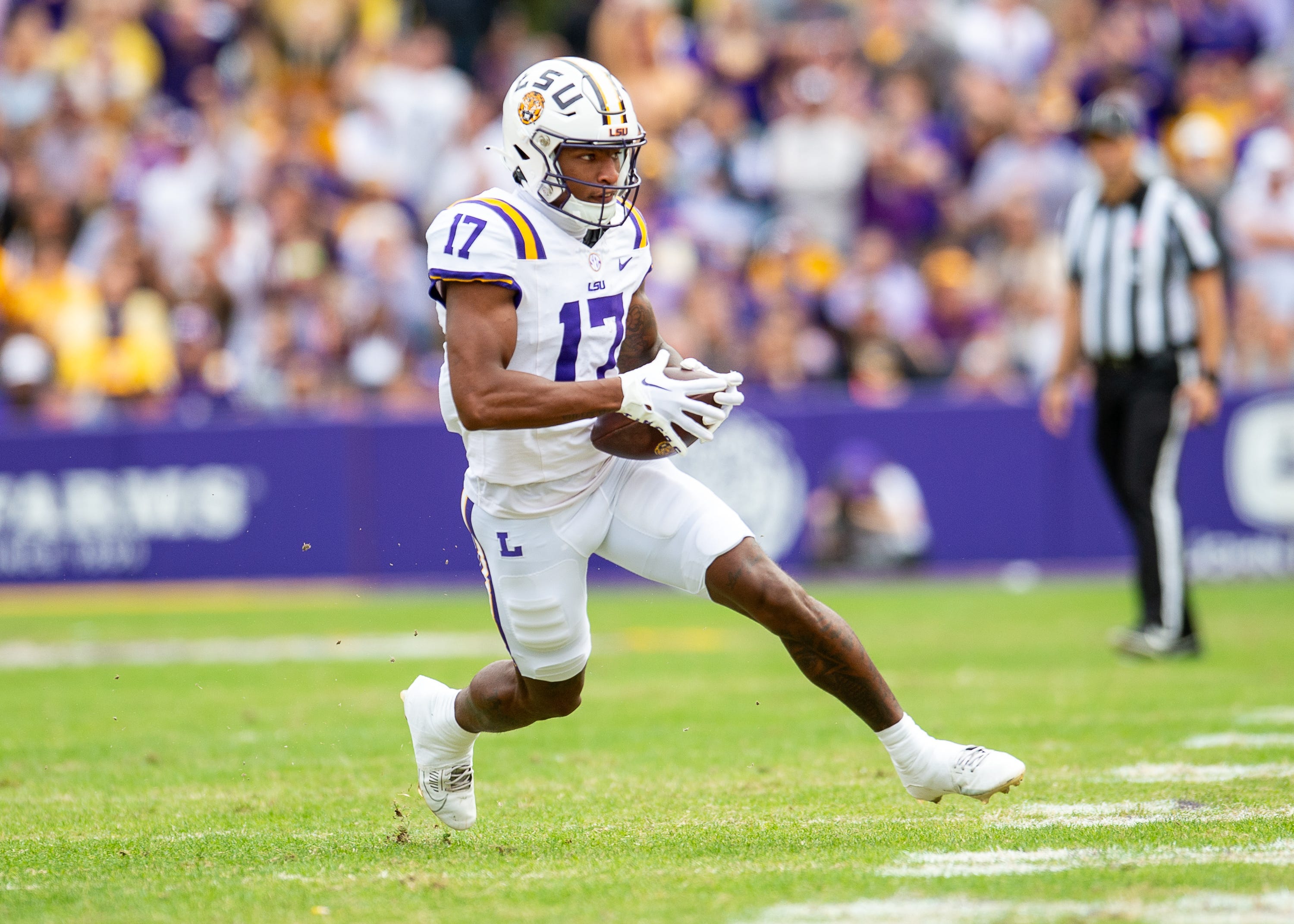 Ex-LSU football wide receiver reunites with LSU QB in the NFL