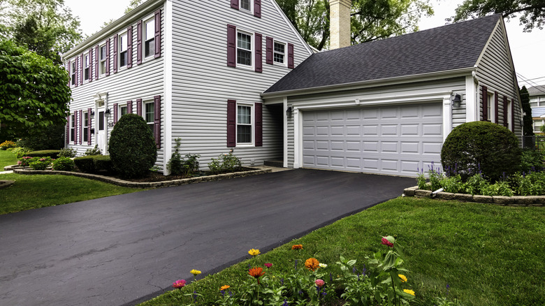 Not brick, not pavers: The versatile driveway edging idea to consider