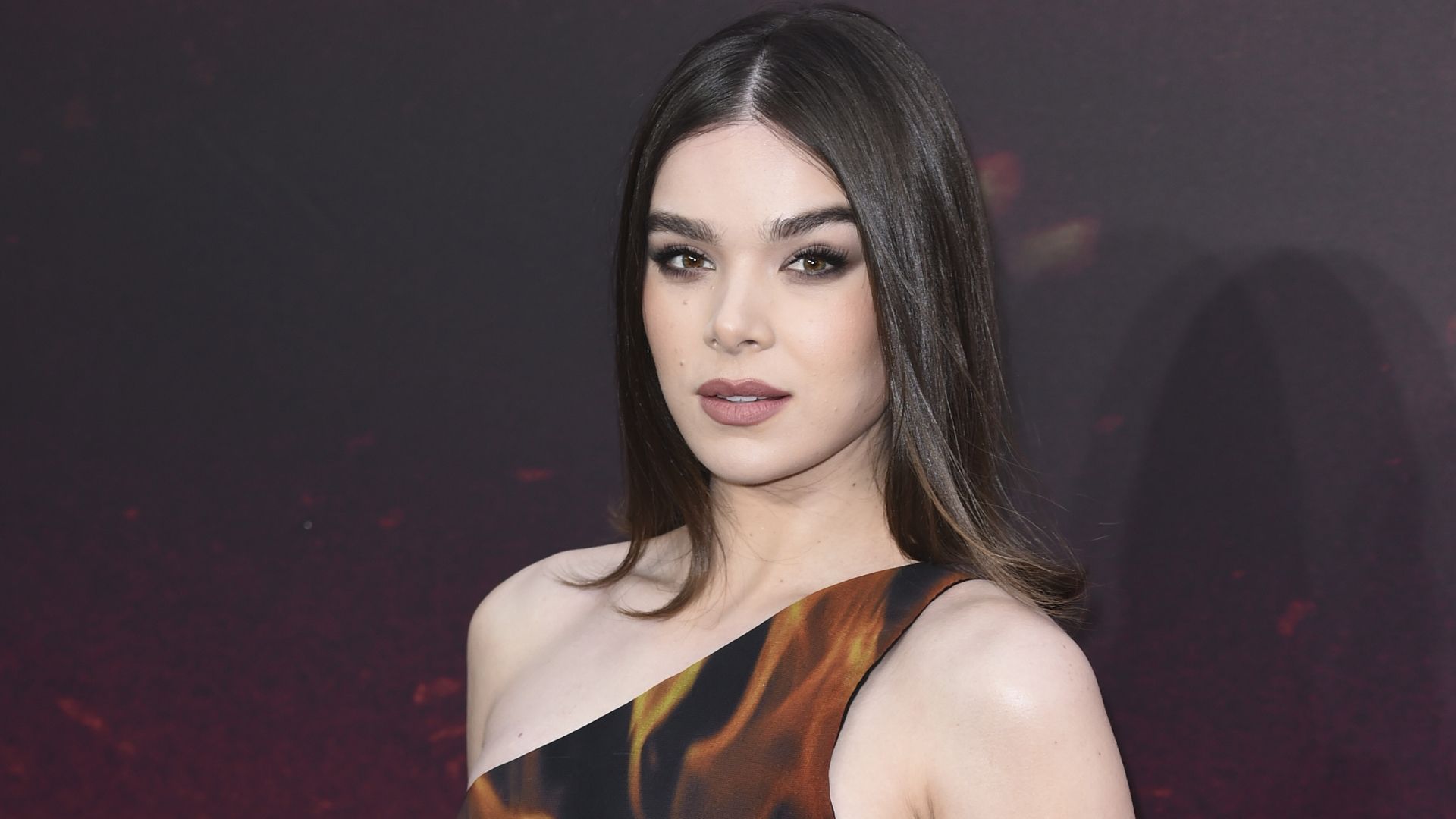 Hailee Steinfeld’s $690M sci-fi hit officially releases on HBO Max this ...