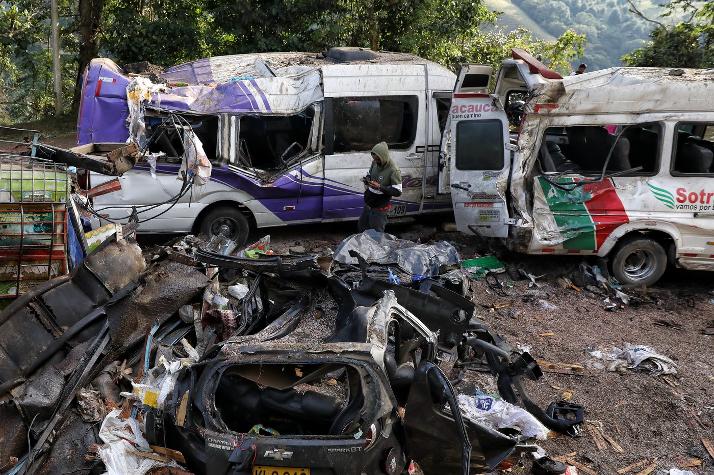 Le bilan de l'attaque d'un autobus en Colombie monte à 20 morts