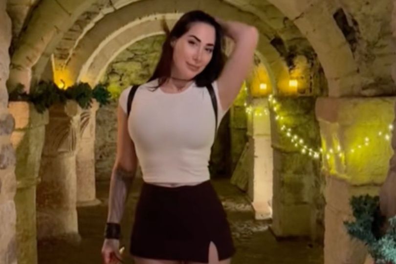 Social media star says she gets 'hundreds of DMs a day' comparing her ...