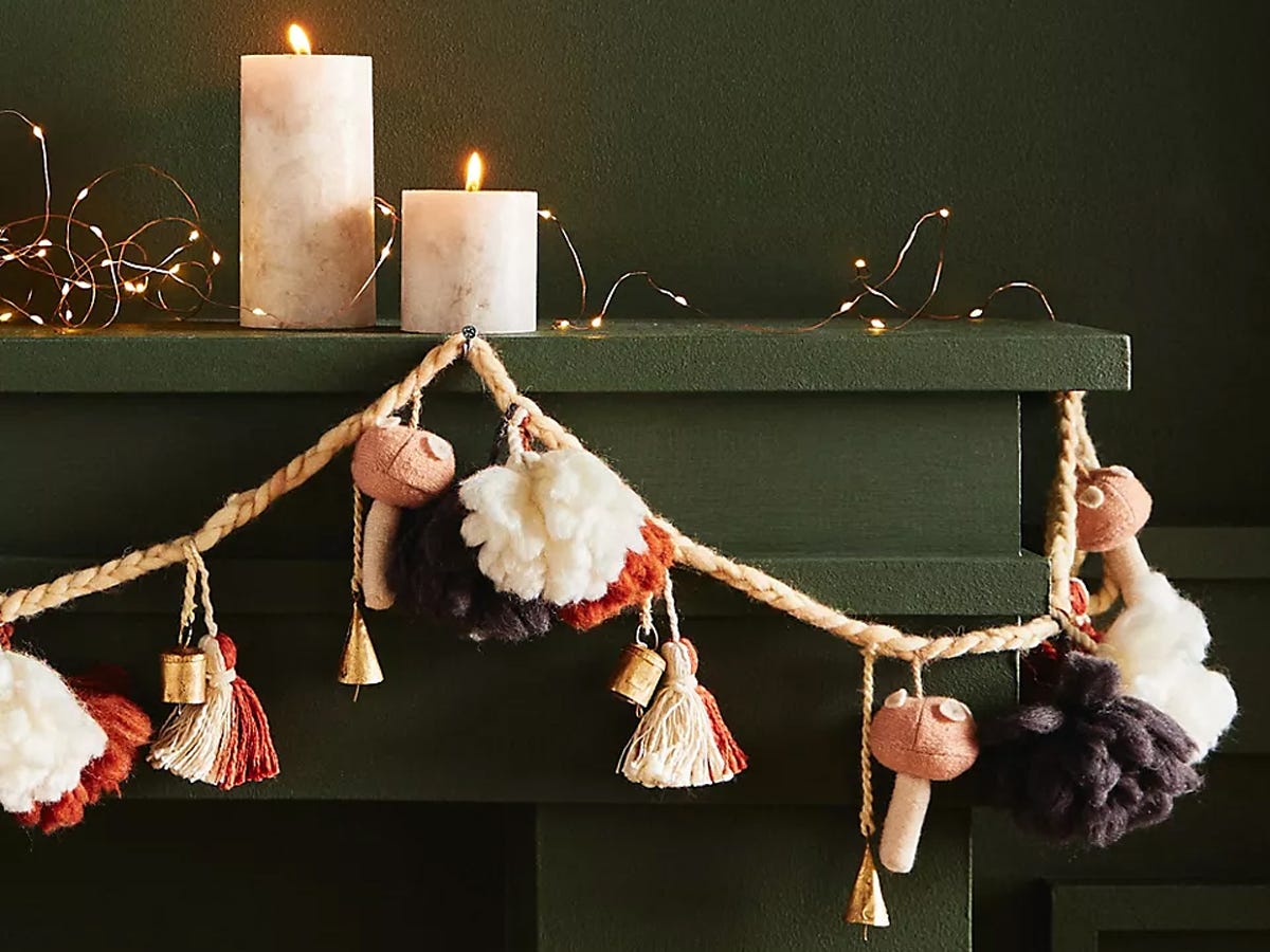 26 Christmas mantel decor ideas for a festive holiday display