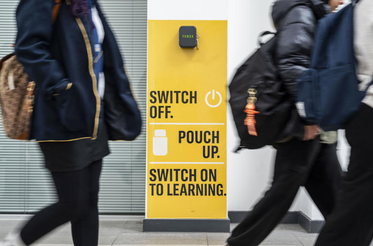 Parents condemn Labour MPs' vote against under-16s social media ban ...