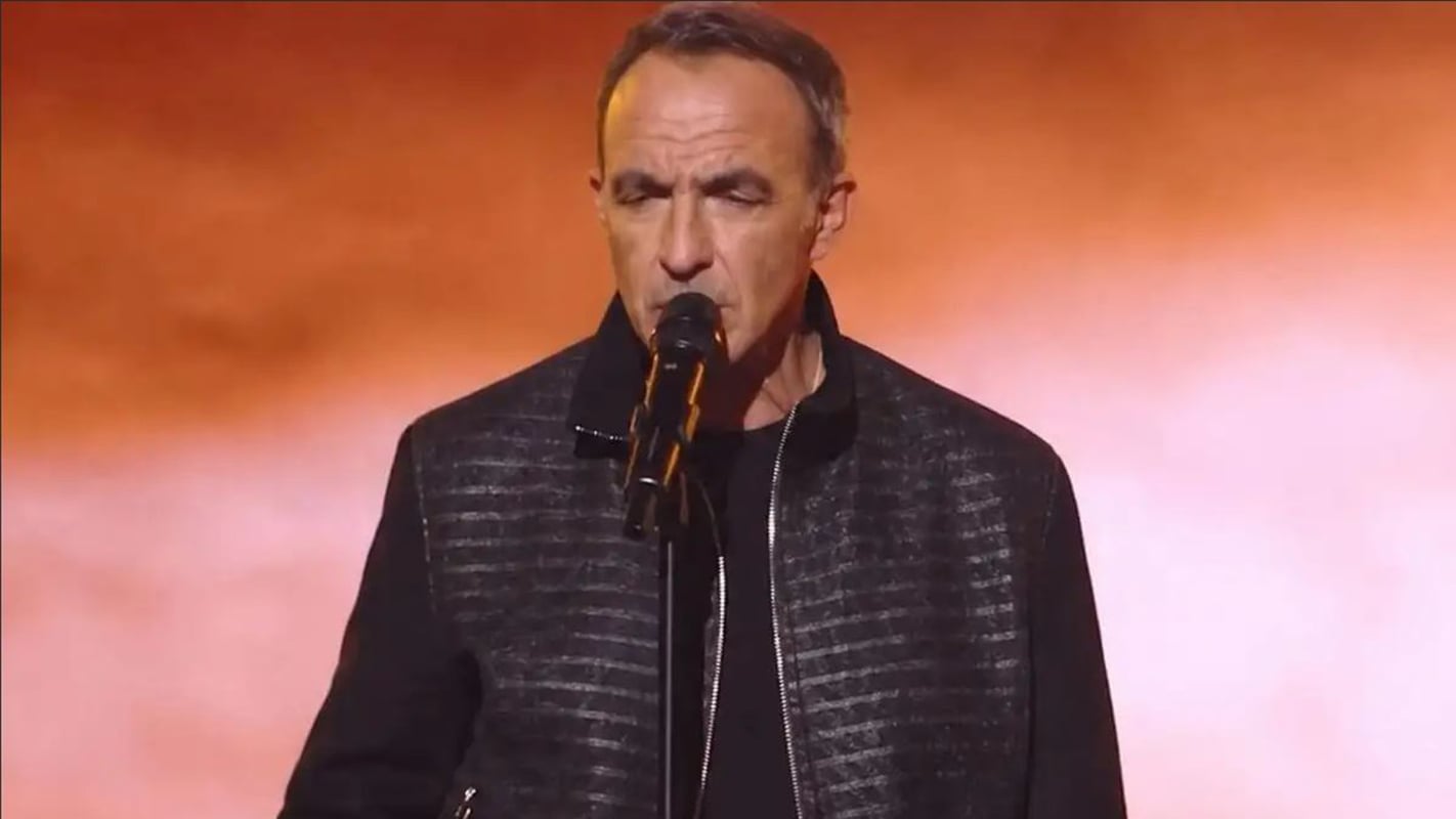 Νίκος Αλιάγας: Τραγούδησε στα ελληνικά στη σκηνή του γαλλικού «The ...