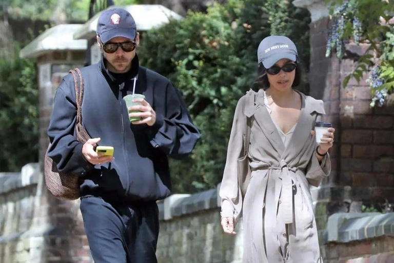 8 bulan pacaran, Harry Styles diduga sudah melamar Zoë Kravitz!