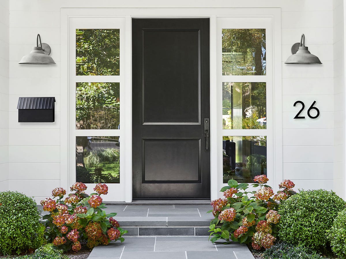 20 house number ideas to boost curb appeal, from modern lawn signs to ...