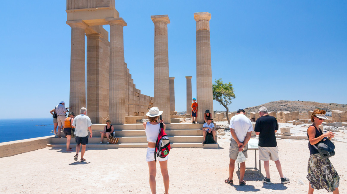 ΙΝΣΕΤΕ: Θετικά σημάδια, αλλά και προκλήσεις για τον τουρισμό