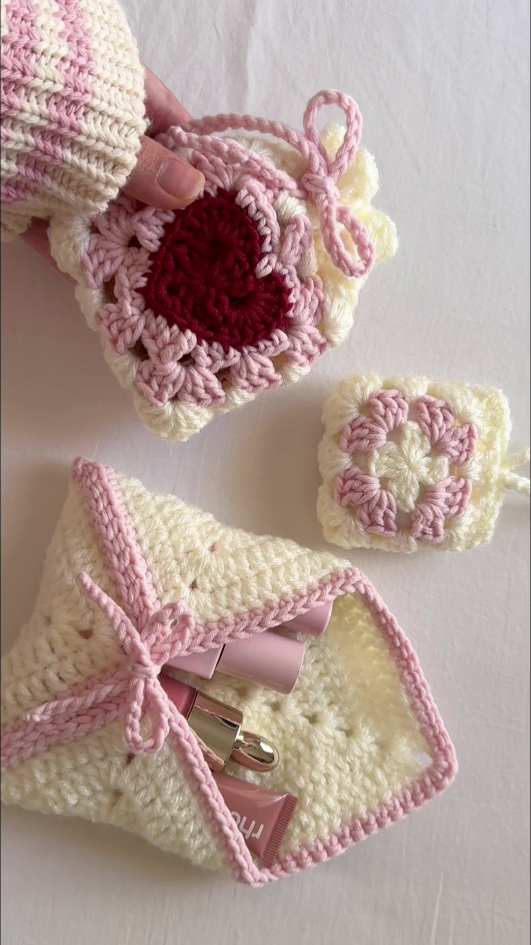Turn granny squares into cute and easy crochet pouches tutorial