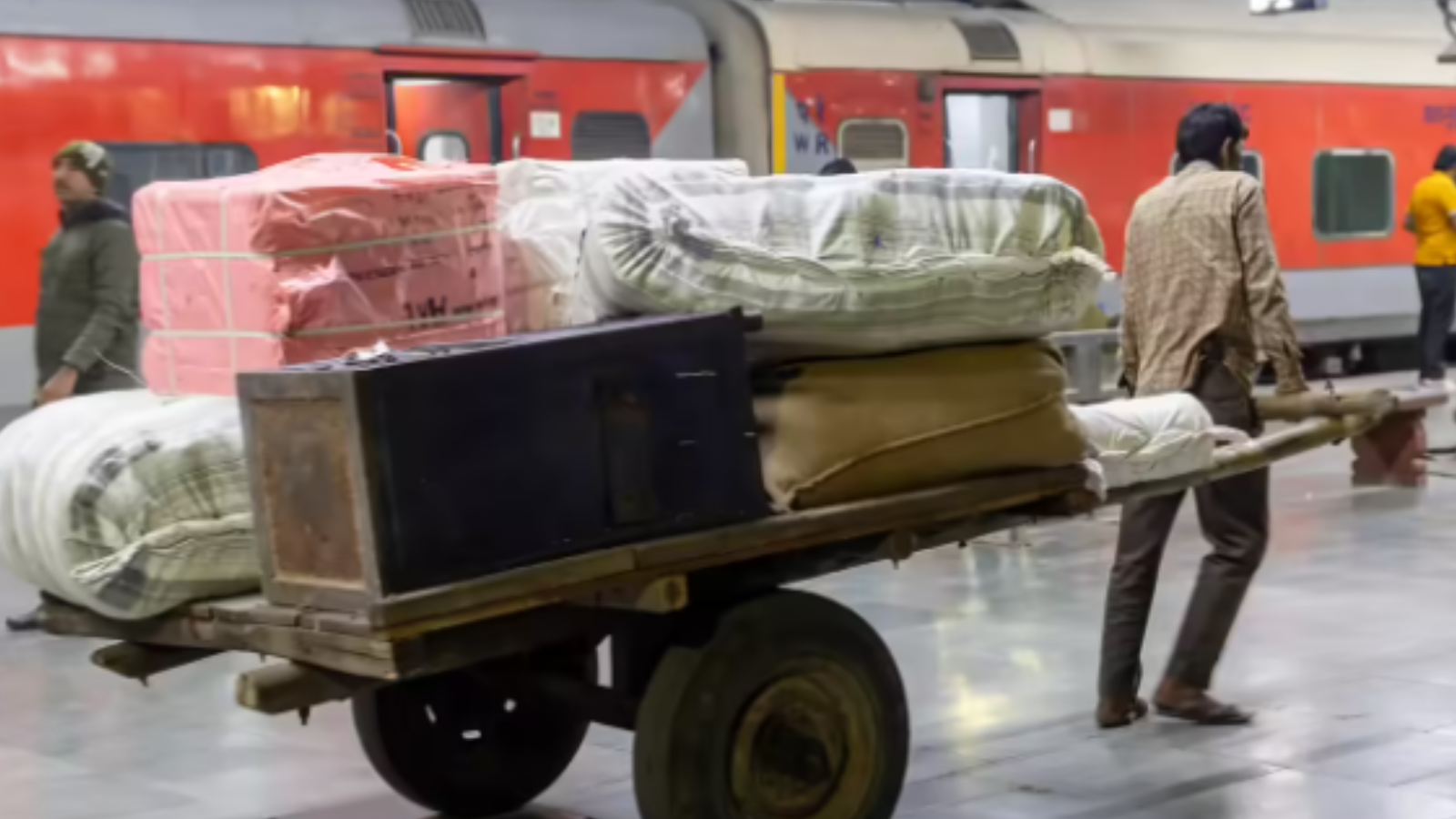 How much baggage can you carry in 1A, 2A, 3A and sleeper (SL) coaches?