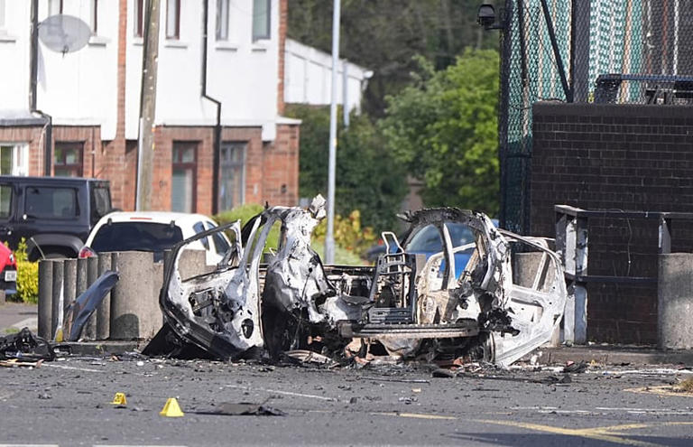 New IRA suspected in car bomb blast outside Northern Ireland police station