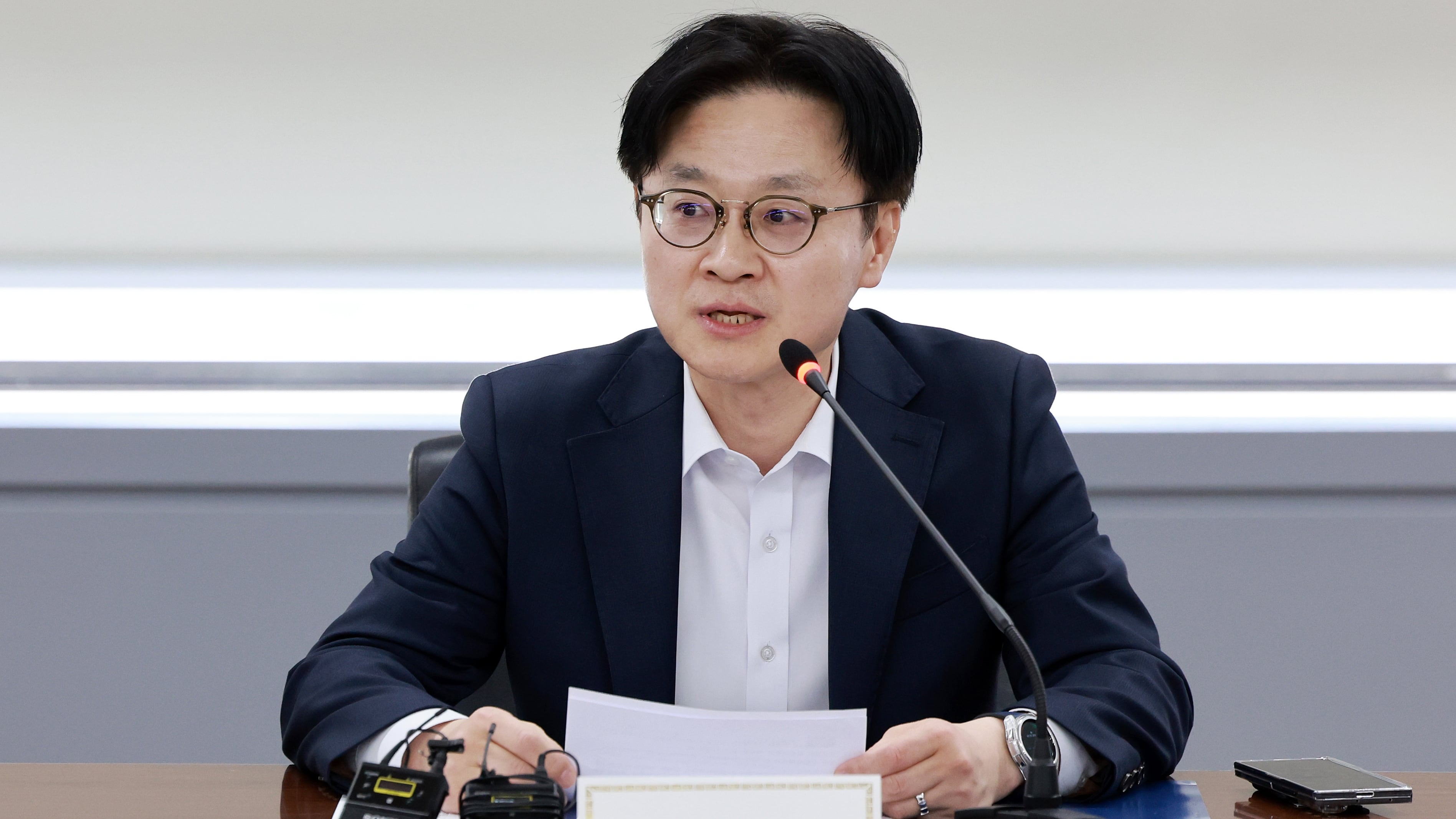 Industry minister Kim: Samsung's bonus for society, not just employees