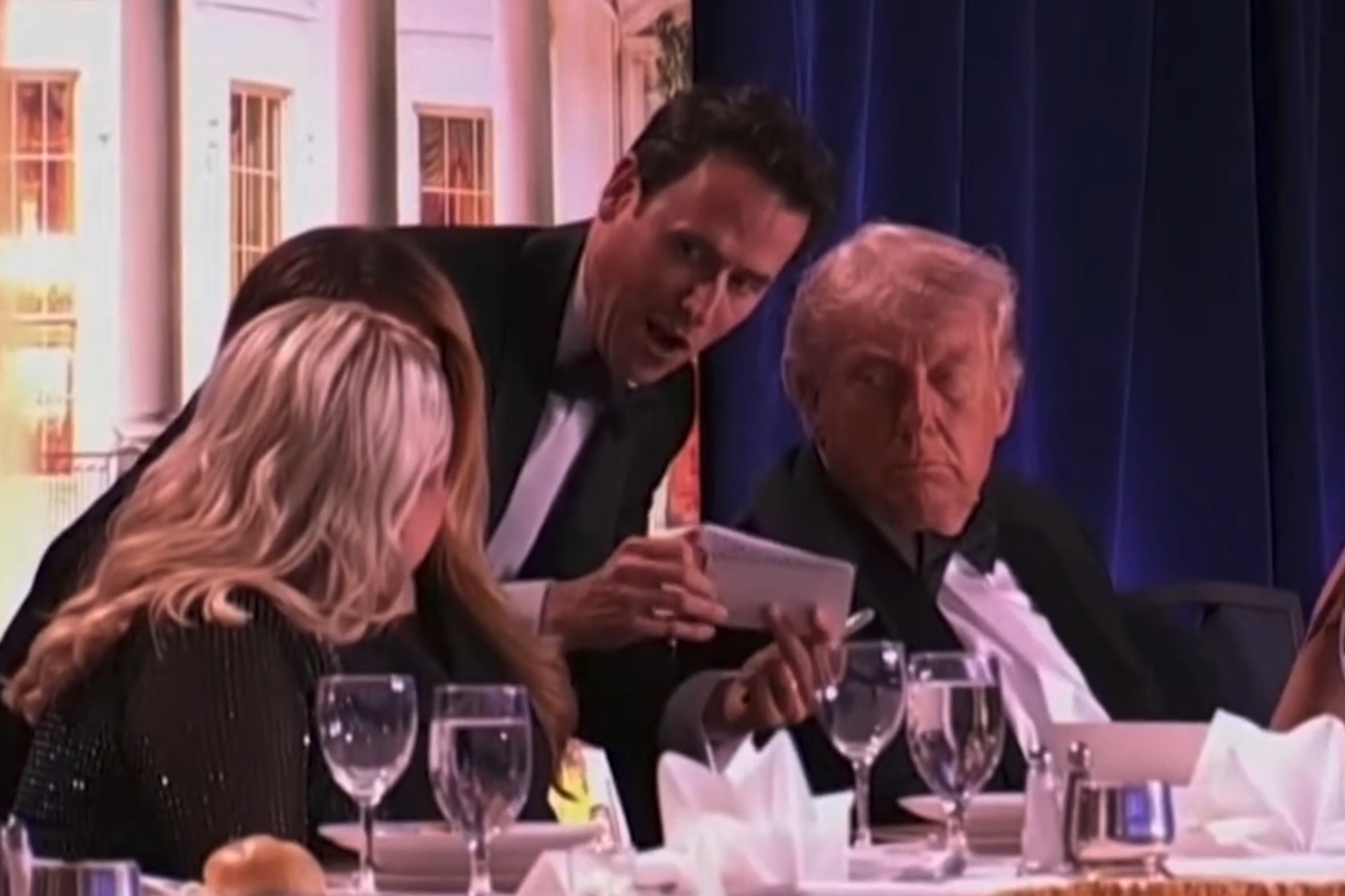 Mentalist Oz Pearlman reveals the trick he was performing at the WHCD ...
