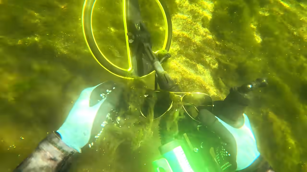 He found a $7,000 gold necklace and iPhone lost in the water