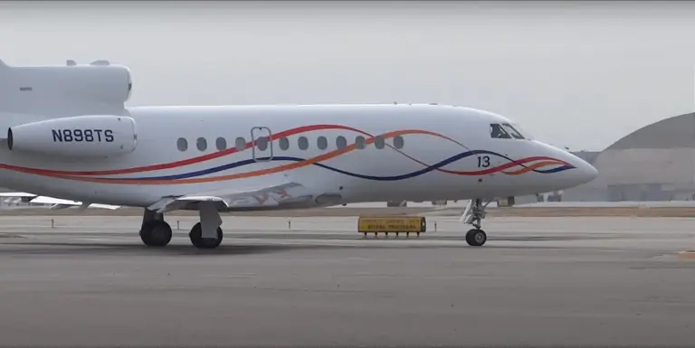 Taylor Swift spent around $15,000,000 overhauling her private jet to ...