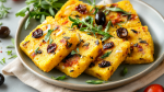 Mediterrane Polenta-Scheiben: Urlaubsgefühle direkt aus der Pfanne