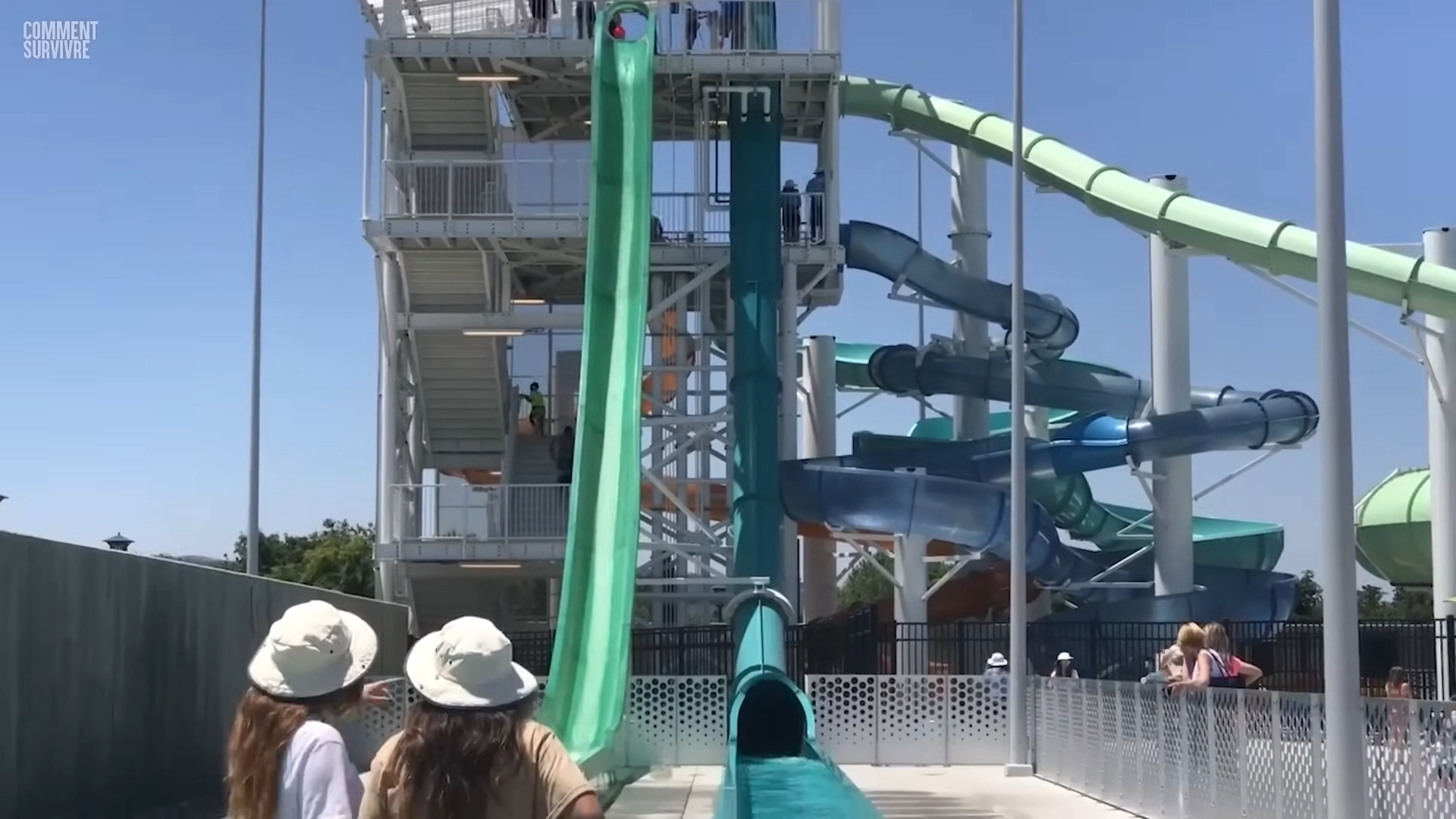Regarde ce qui se passe quand un toboggan aquatique de 52 m devient mortel