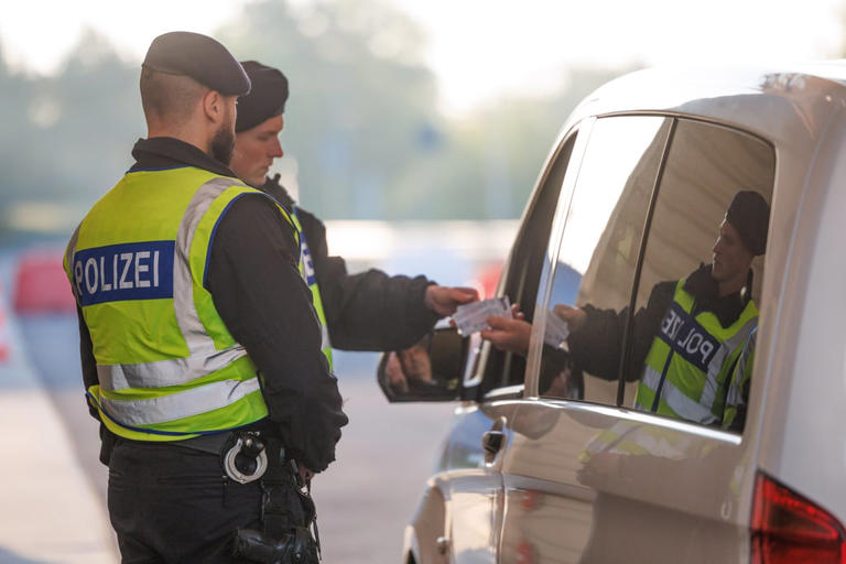 Drogenfund nach Verkehrskontrolle: Fahrer zahlt hohe Strafe und entgeht ...