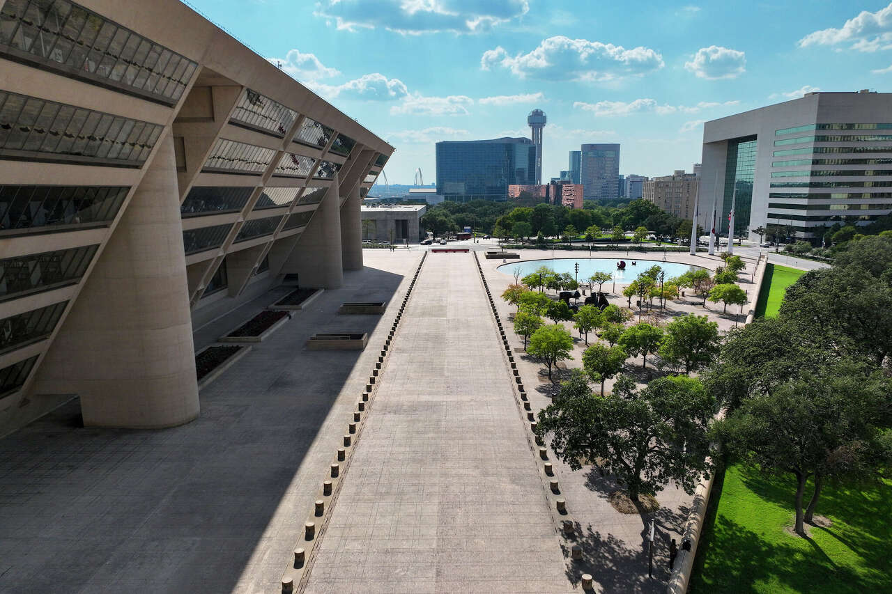 Dallas moves release of City Hall proposals to mid-May amid concept push