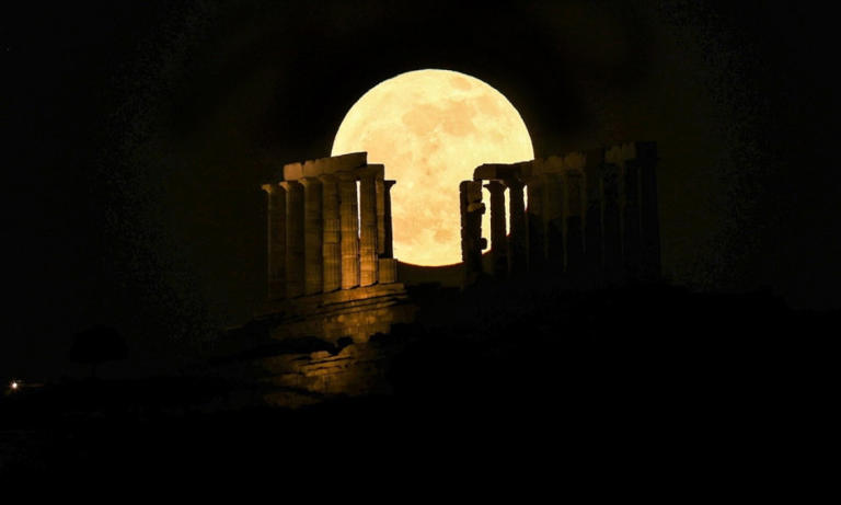 Αύριο η «Πανσέληνος των Λουλουδιών» στον ουρανό - Τι ώρα θα είναι στην ...