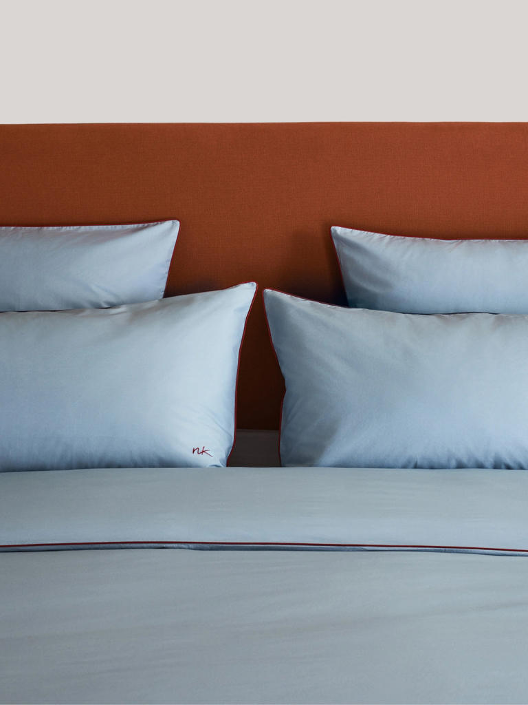 Blue and red is the unlikely color combination of the moment