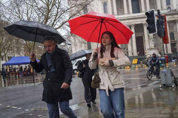 Met Office weather maps name 11 areas facing rain as April hot weather ...