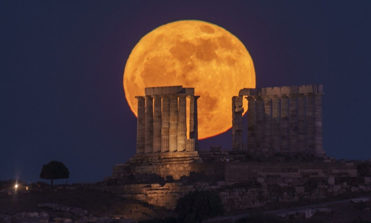 Αύριο η «Πανσέληνος των Λουλουδιών» στον ουρανό - Τι ώρα θα είναι στην ...