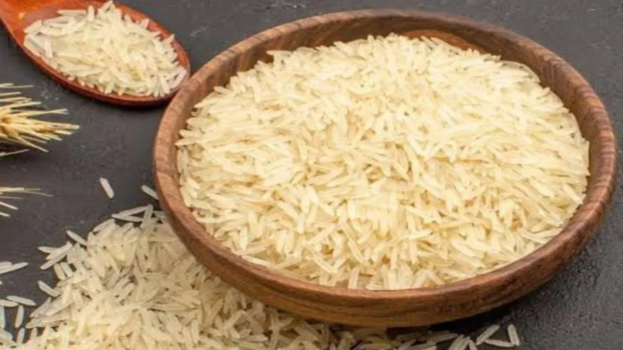 चावल में लग रहे हैं घुन? ये देसी ट्रिक्स मिनटों में करेंगे कीड़ों का सफाया!
