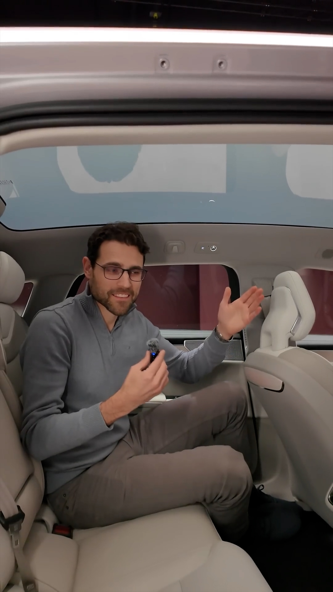 Volvo ES90 with functional rear seats